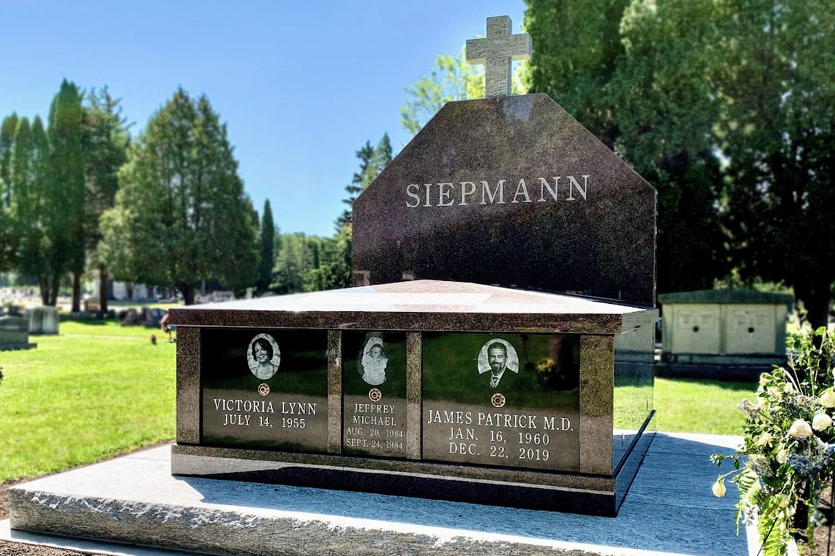 Memorial Monuments & Headstones in Oshkosh, WI | G. Reinke & Co.